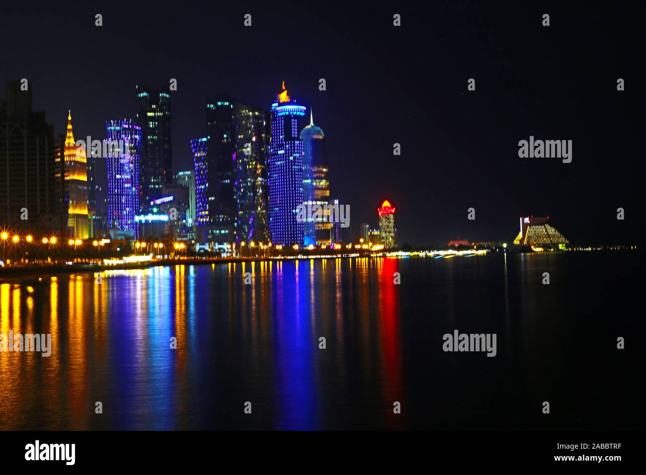 Doha skyline drawing hi-res stock photography and images - Alamy