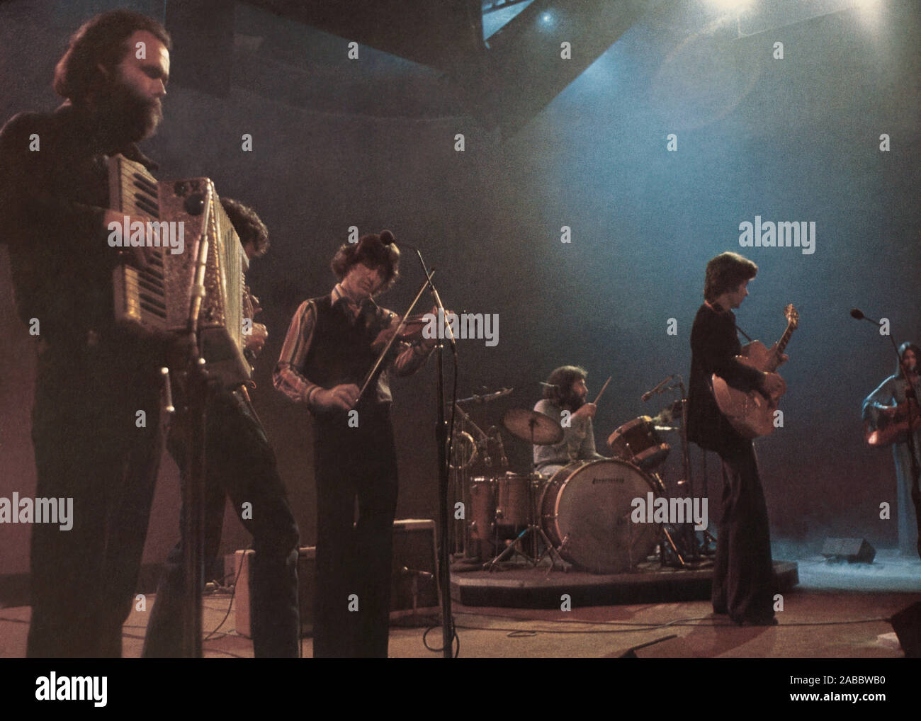 THE LAST WALTZ, Garth Hudson (left), Rick Danko (violin), Robbie ...