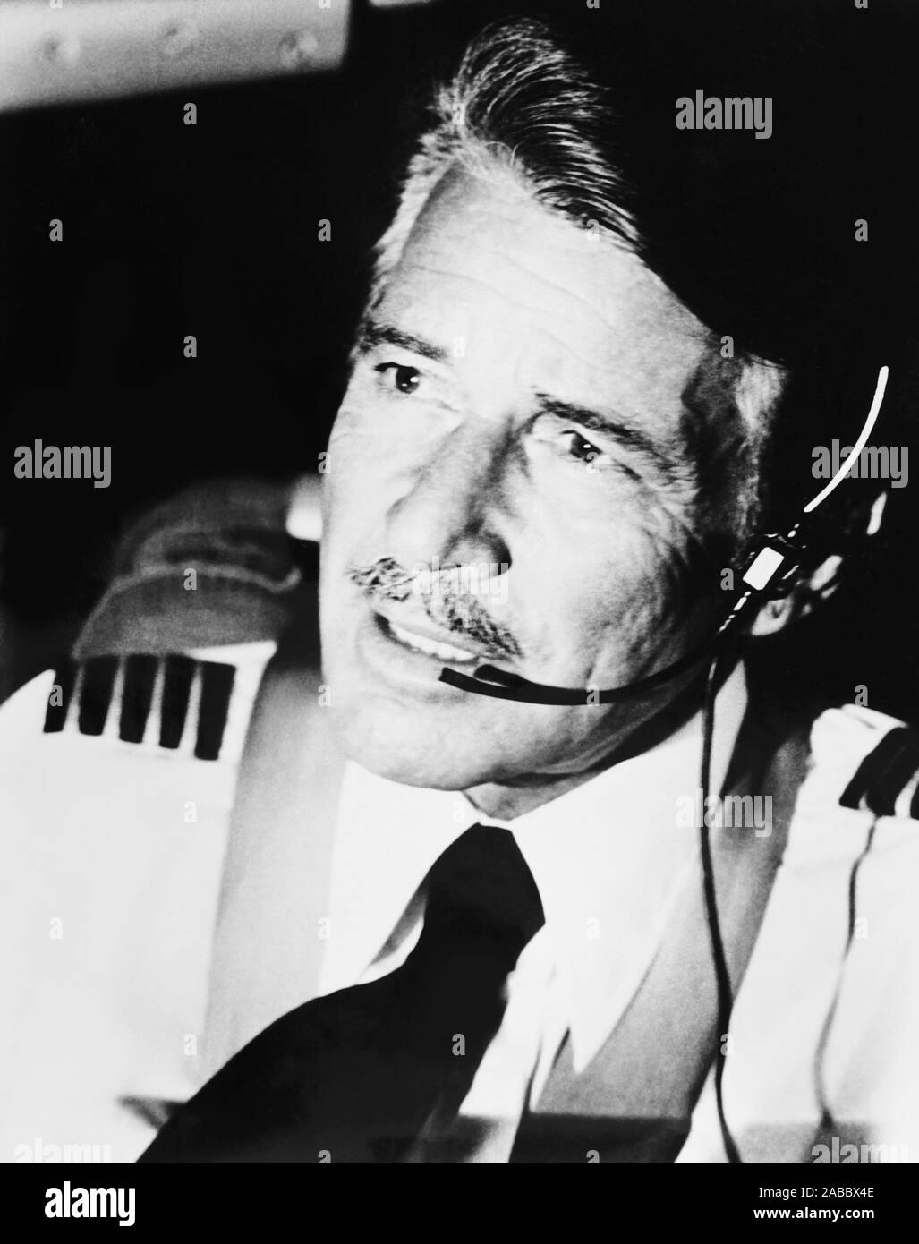 AIRPORT 1975, Efrem Zimbalist Jr., 1974 Stock Photo - Alamy