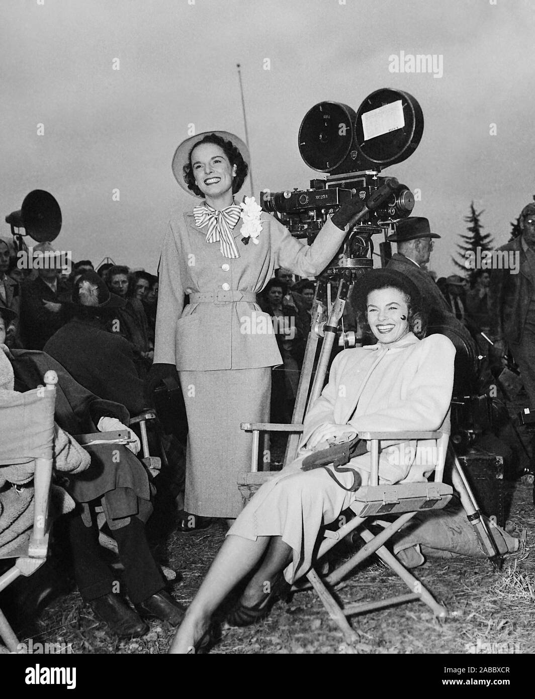 ALL THE KING'S ME, from left: Mercedes mcCambridge, Joanne Dru on set ...