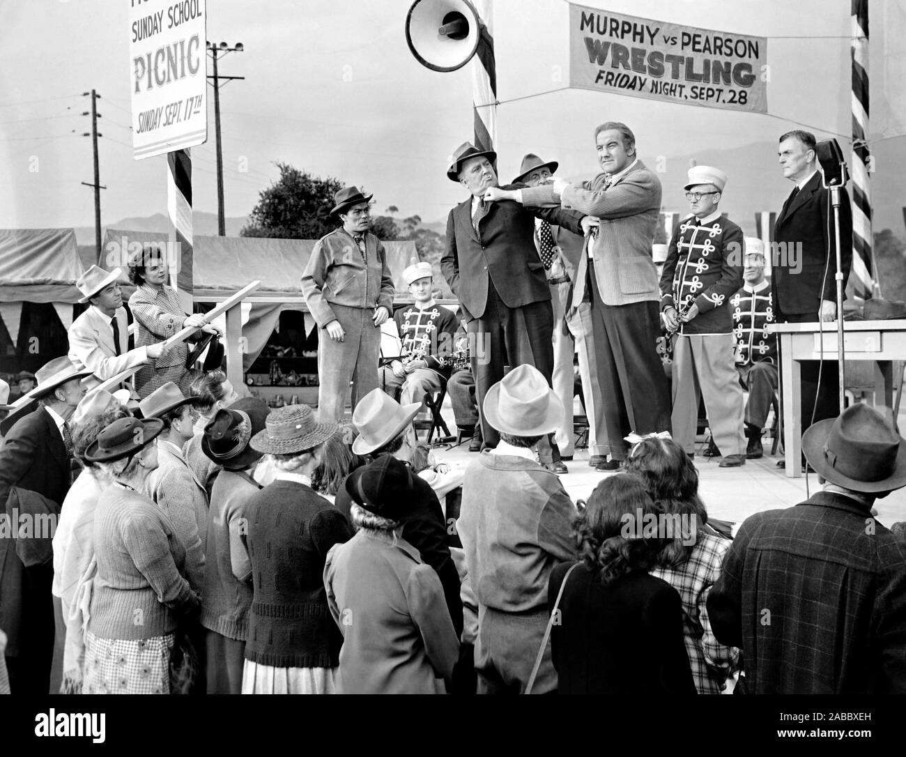 ALL THE KING'S MEN, Mercedes McCambridge (left), Broderick Crawford ...