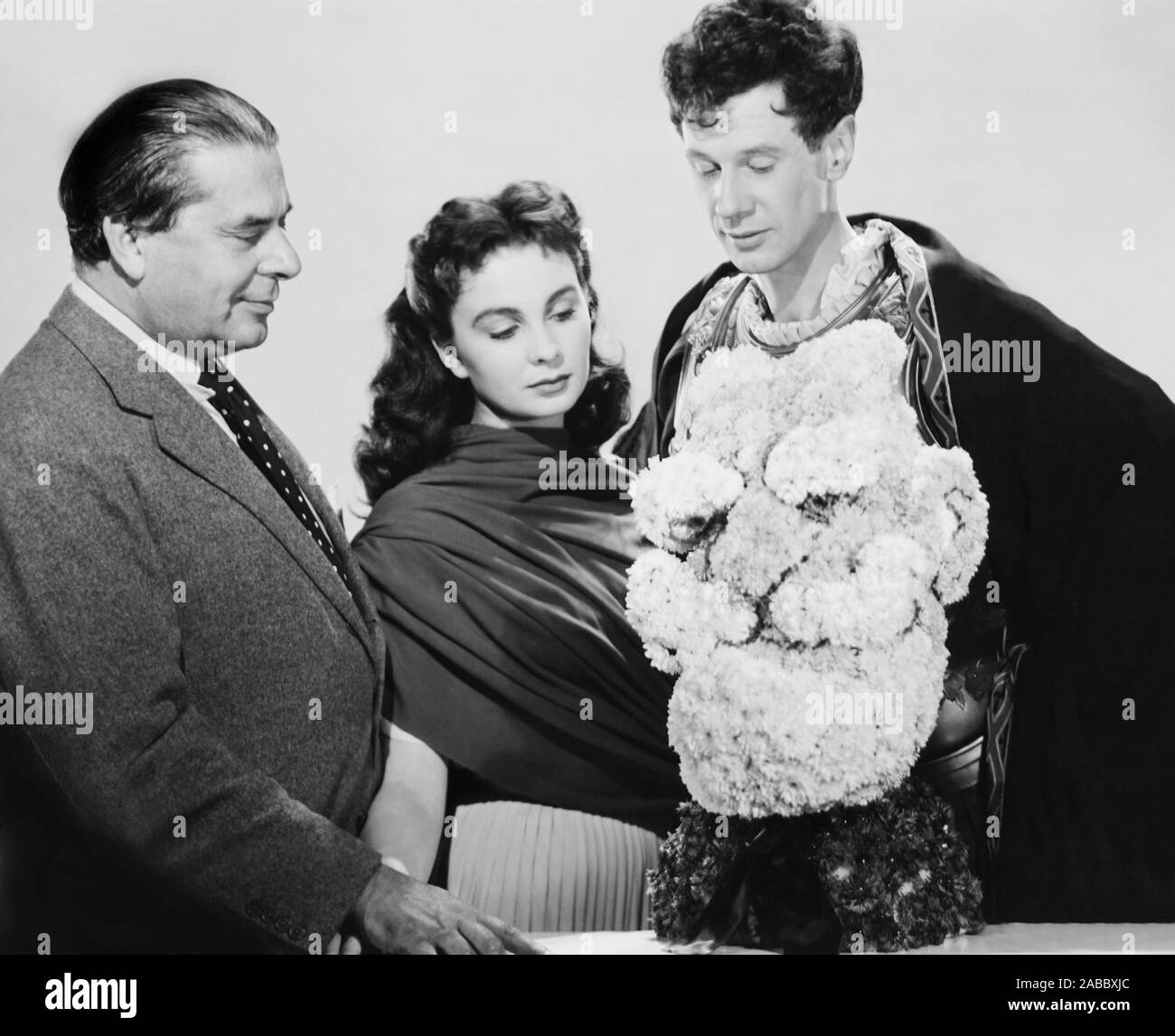 ANDROCLES AND THE LION, from lft: producer Gabriel Pascal, Jean Simmons ...