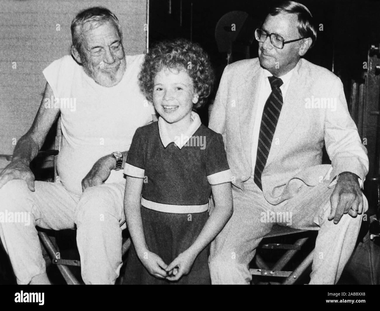 ANNIE, from left: director John Huston, Aileen Quinn, producer Ray ...