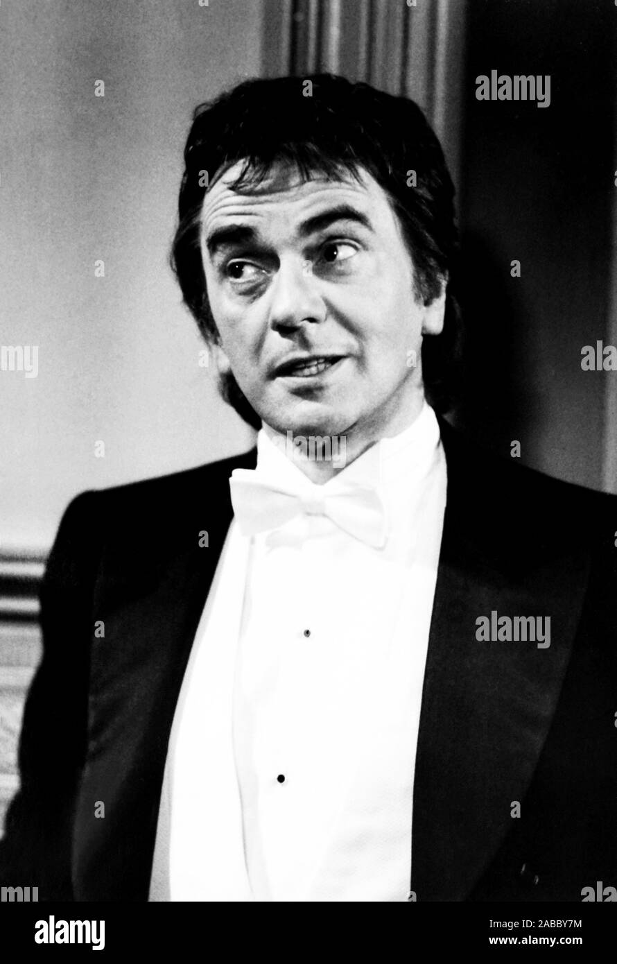 ARTHUR 2: ON THE ROCKS, Dudley Moore, 1988. ©Warner Brothers/Courtsesy ...