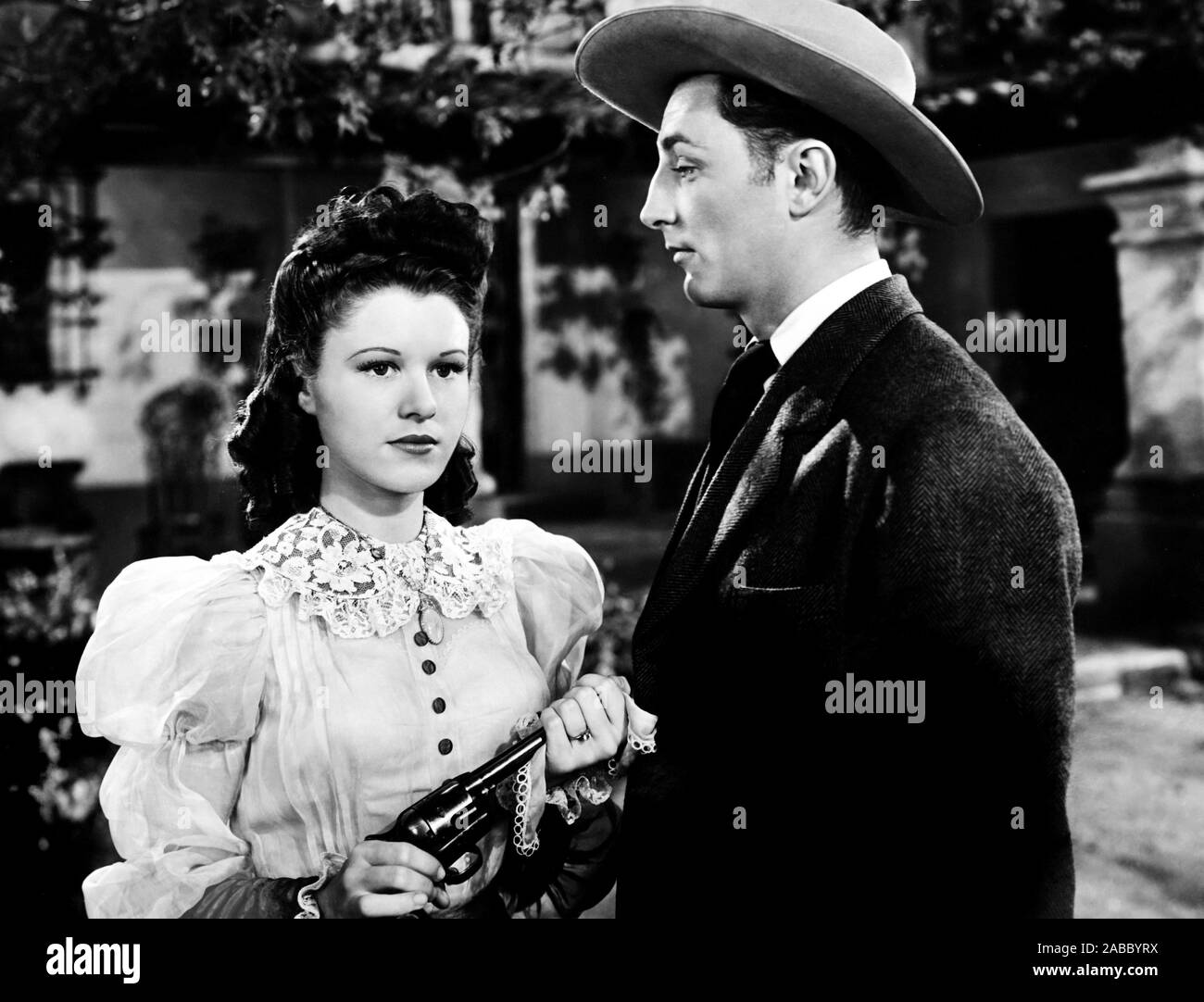 BAR 20, from left, Dustine Farnum, Robert Mitchum, 1943 Stock Photo - Alamy