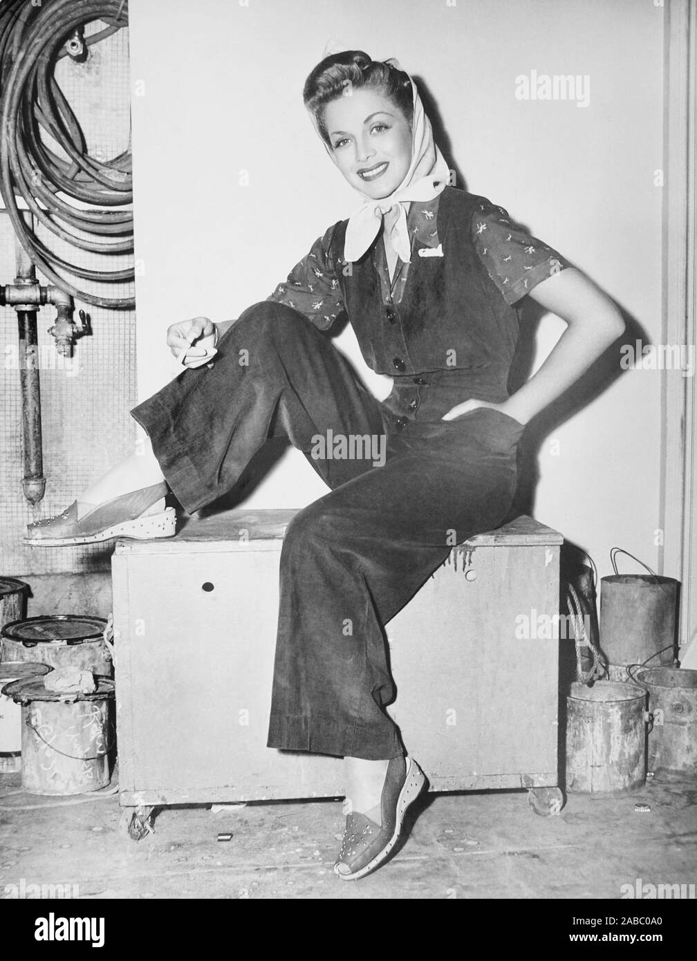 BEHIND THE EIGHT BALL, Carol Bruce on set, 1942 Stock Photo - Alamy