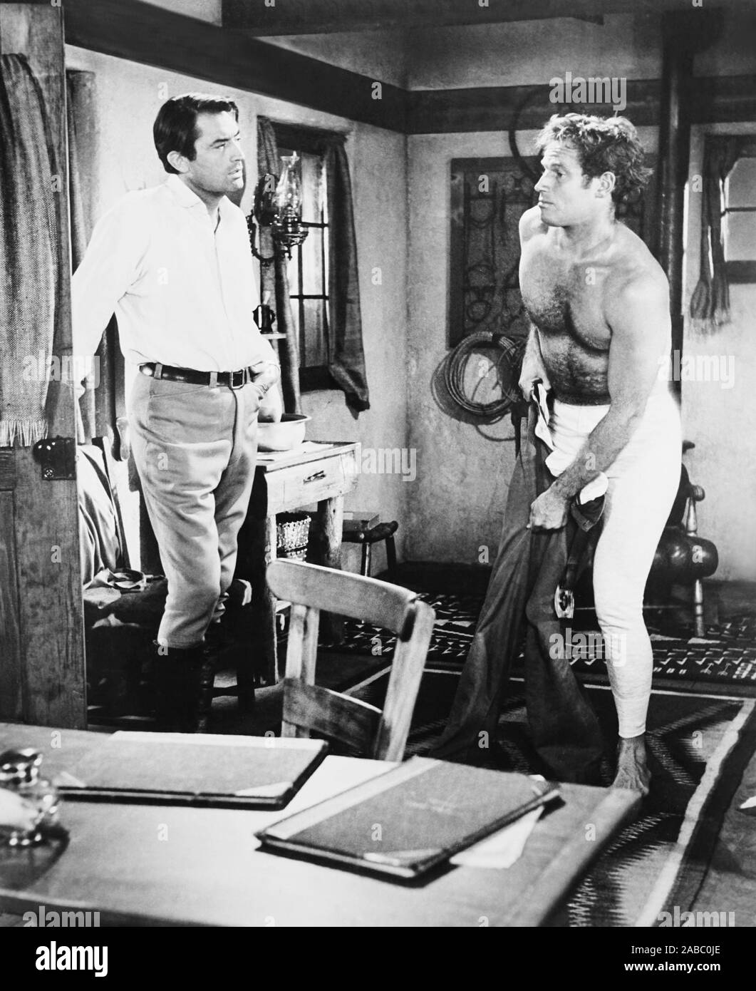 THE BIG COUNTRY, from left: Gregory Peck, Charlton Heston, 1958 Stock ...