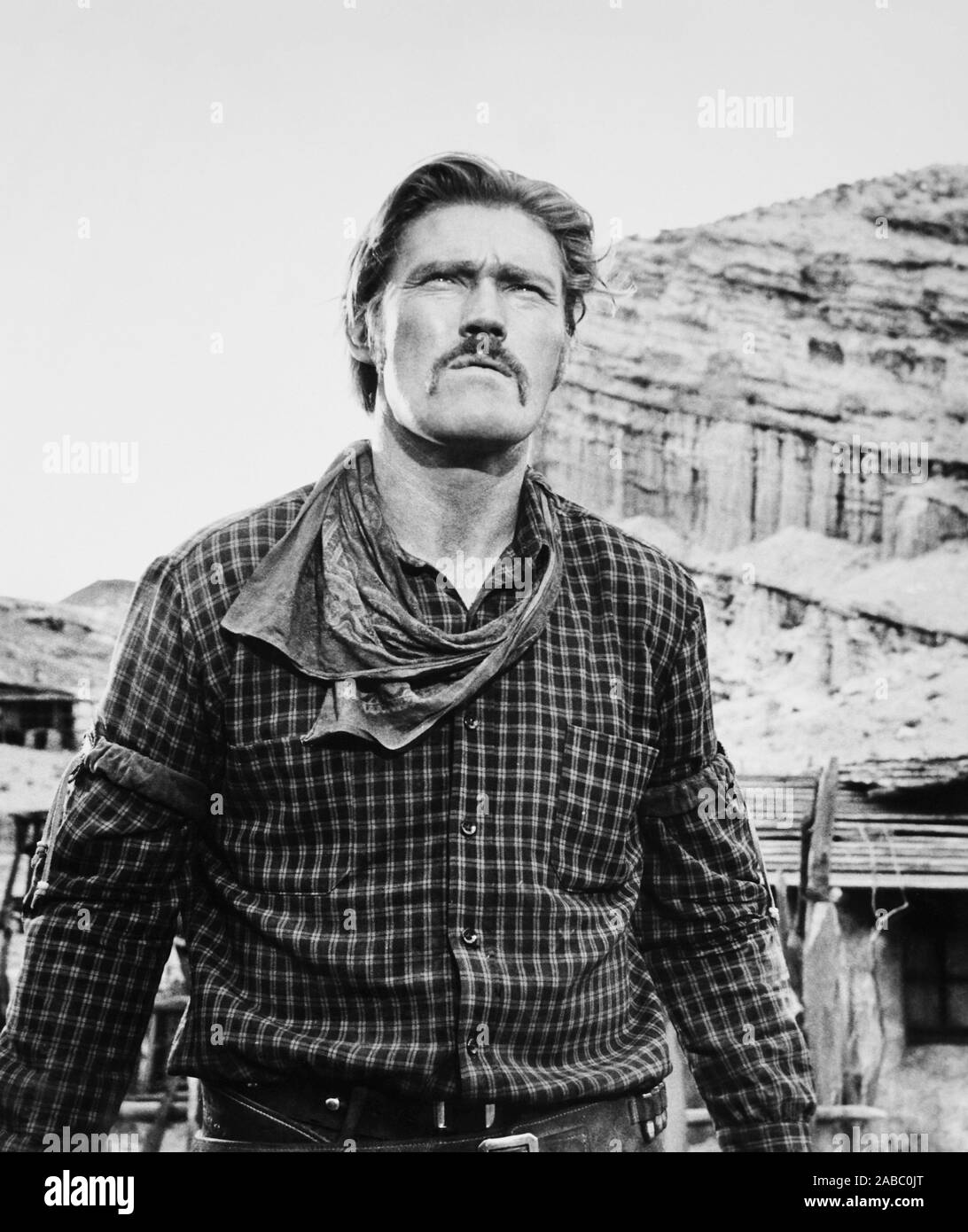 THE BIG COUNTRY, Chuck Connors, 1958 Stock Photo - Alamy