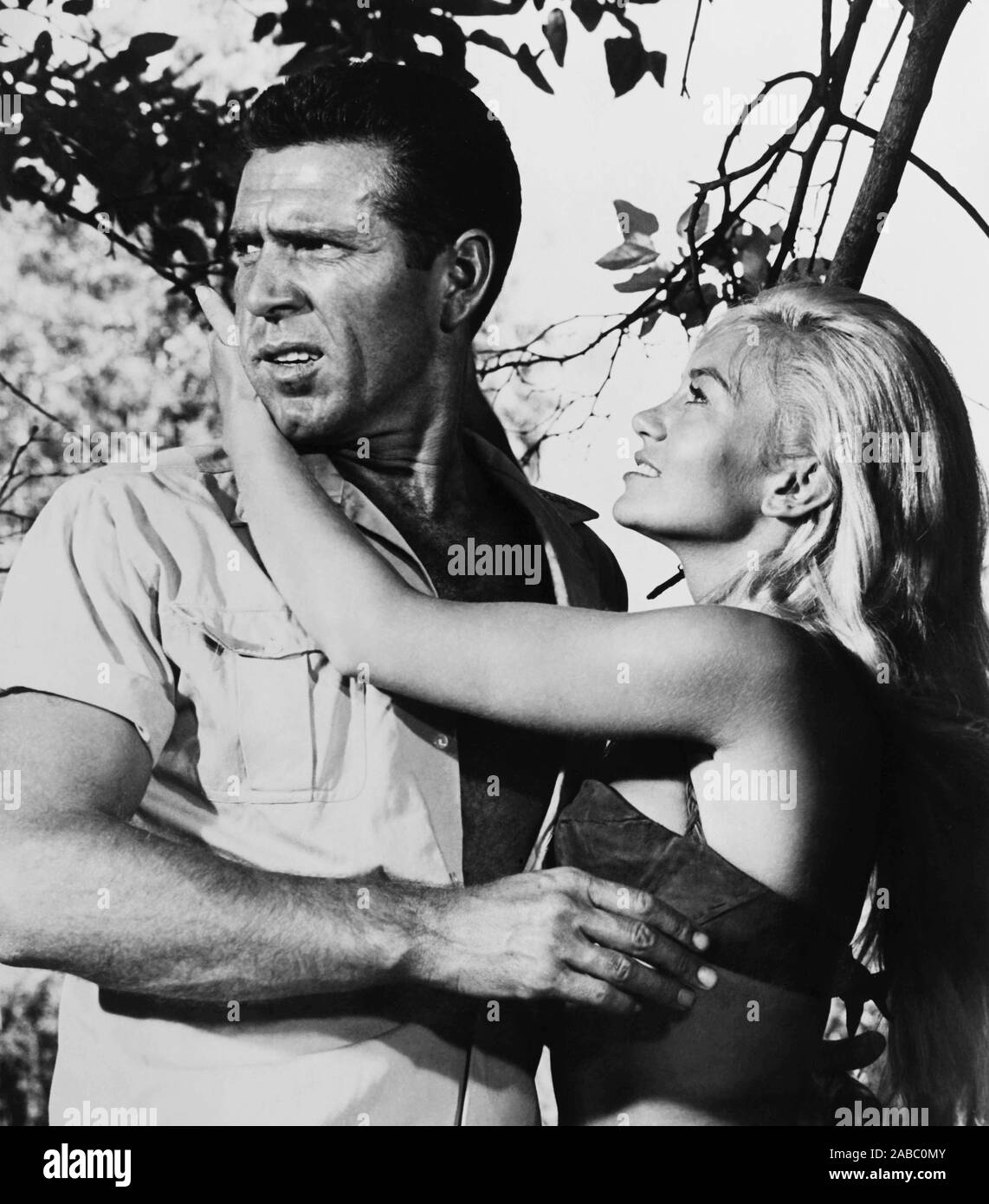 BIKINI PARADISE, from left: Kieron Moore, Janette Scott, 1967 Stock ...