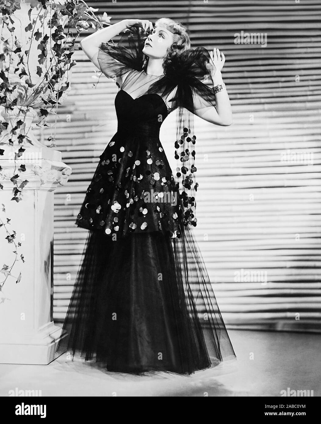 BLUEBEARD'S EIGHTH WIFE, Claudette Colbert, 1938 Stock Photo - Alamy