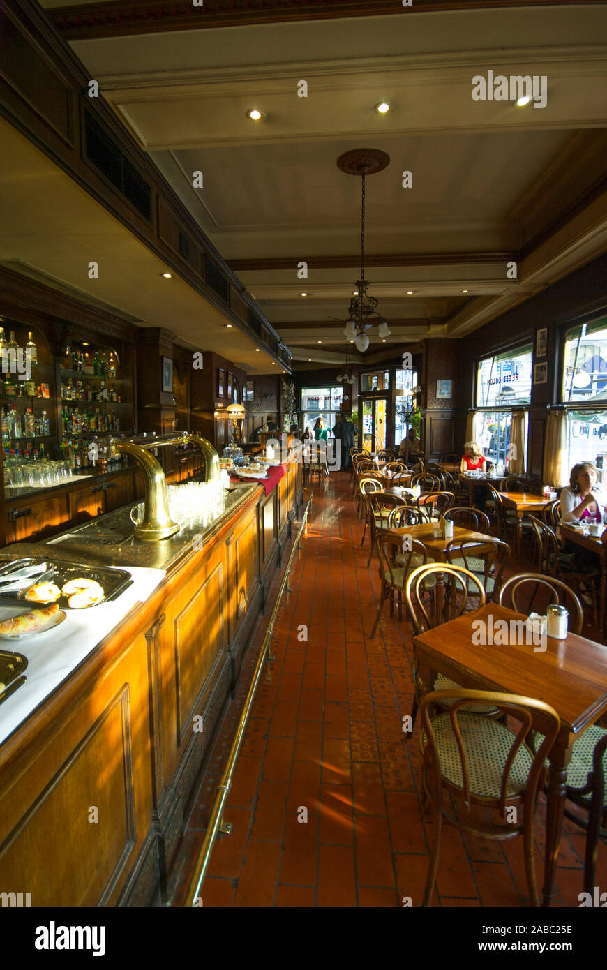 Buenos aires restaurant garden hi-res stock photography and images - Alamy