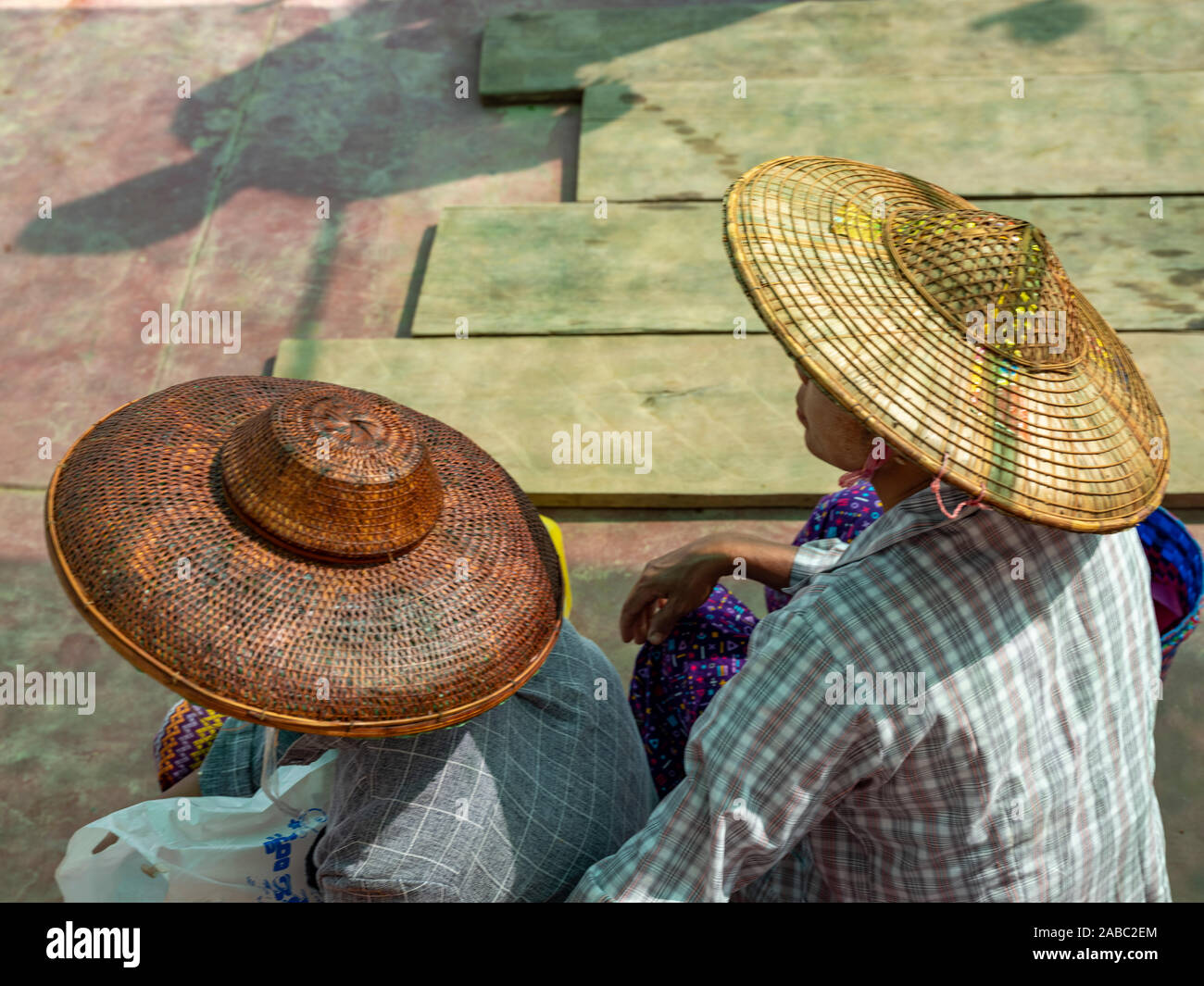 Asian conical hats hi-res stock photography and images - Alamy