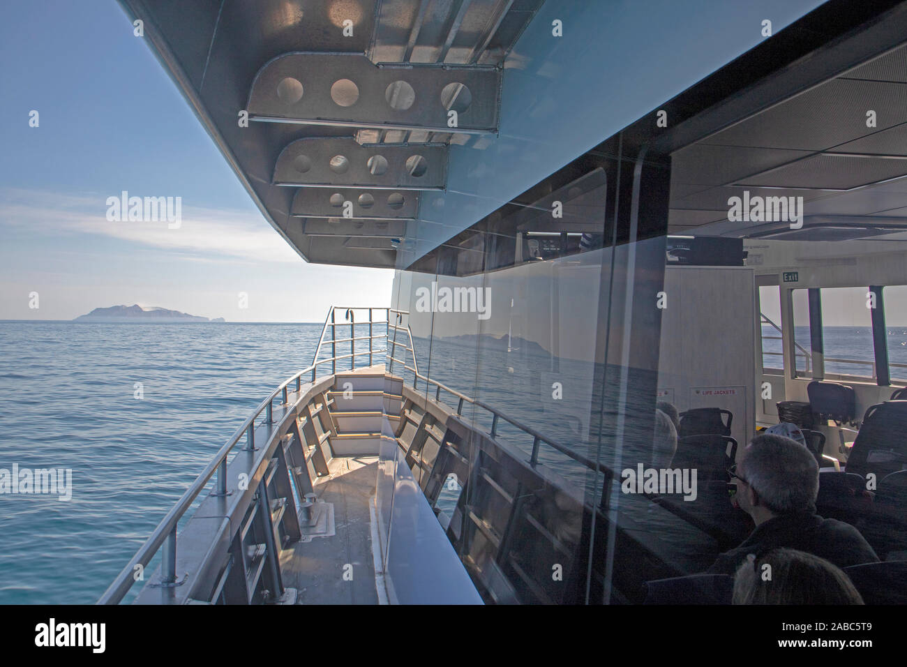 Boat heading to Whakaari (White Island Stock Photo - Alamy