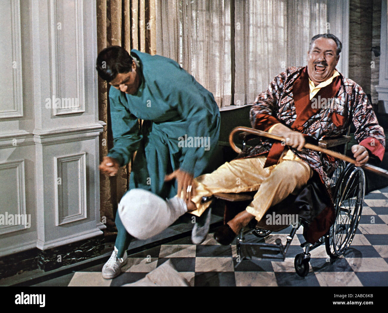 THE DISORDERLY ORDERLY, Jerry Lewis (left), 1964 Stock Photo - Alamy