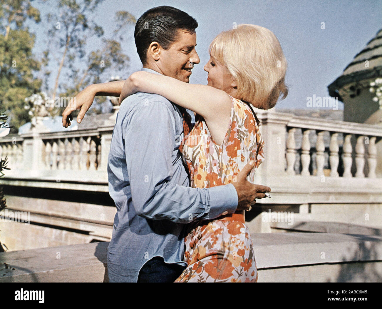 THE DISORDERLY ORDERLY, from left: Jerry Lewis, Susan Oliver, 1964 ...