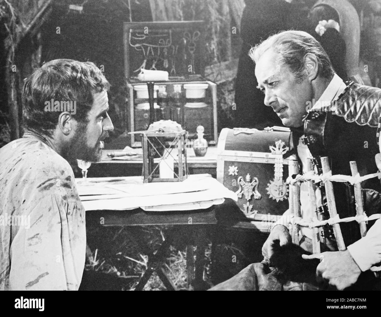 THE AGONY AND THE ECSTACY, from left: Charlton Heston, Rex Harrison ...