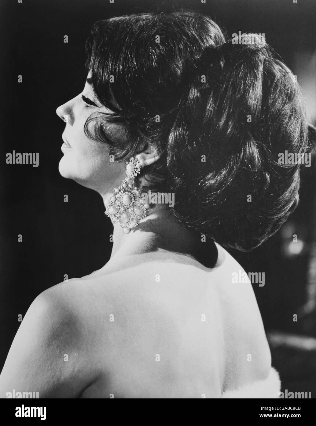 ANGEL, ANGEL, DOWN WE GO, (aka CULT OF THE DAMNED), Jennifer Jones ...