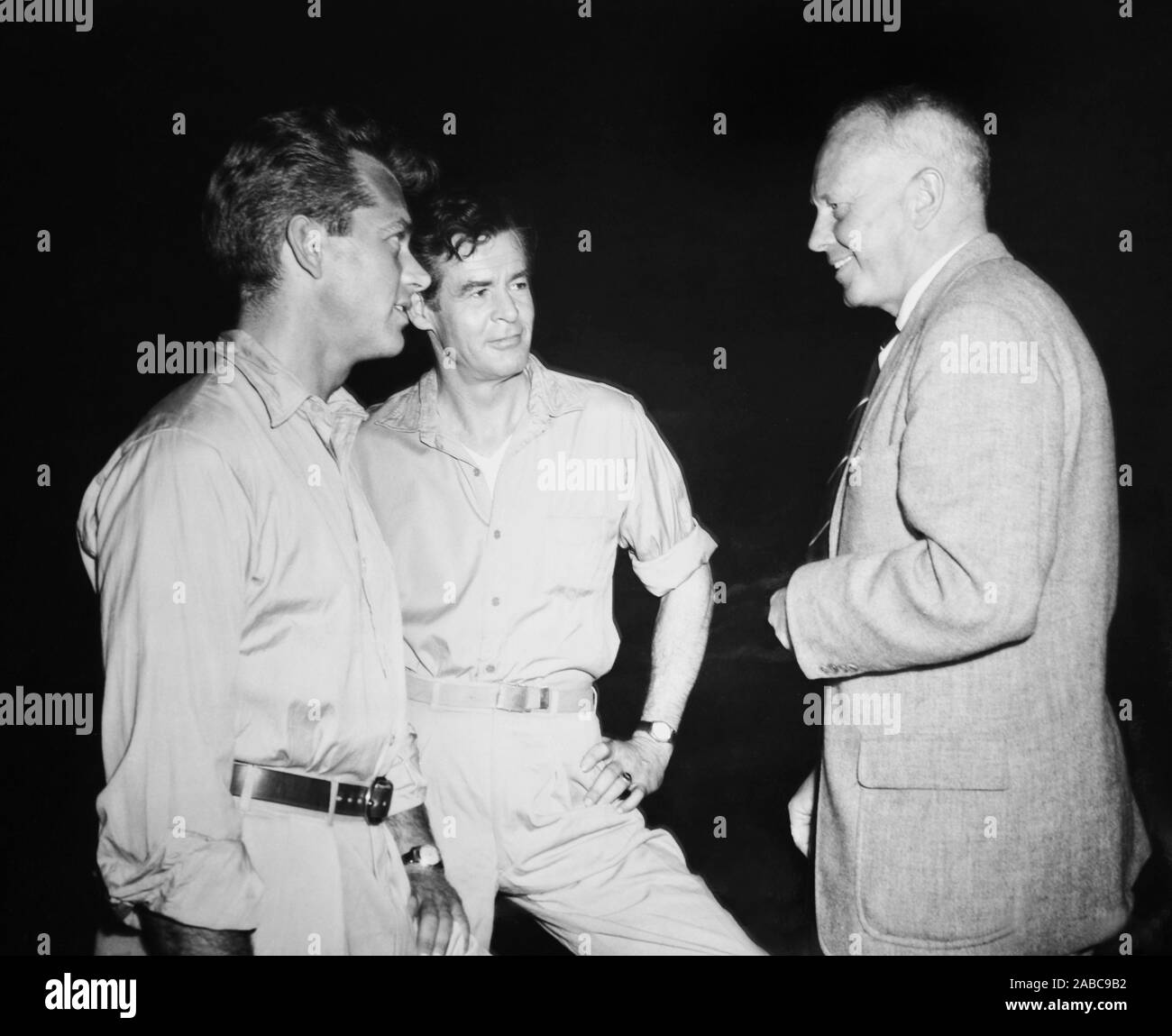 BACK FROM ETERNITY, from left: Keith Andes, Robert Ryan, director John ...