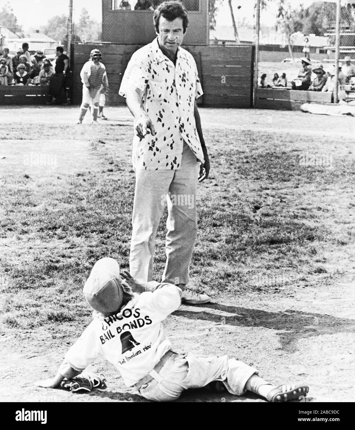 THE BAD NEWS BEARS, Walter Matthau, 1976 Stock Photo - Alamy