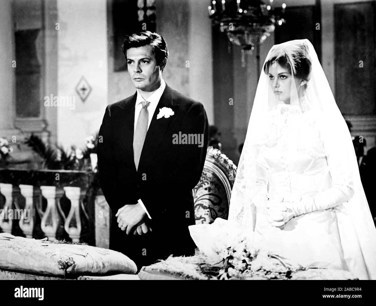 BELL' ANTONIO, (aka IL BELL' ANTONIO), from left, Marcello Mastroianni, Claudia Cardinale, 1960 ...