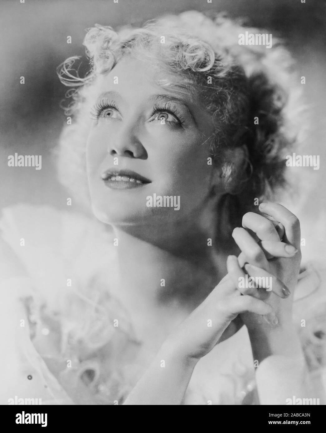 BECKY SHARP, Miriam Hopkins, 1935 Stock Photo - Alamy