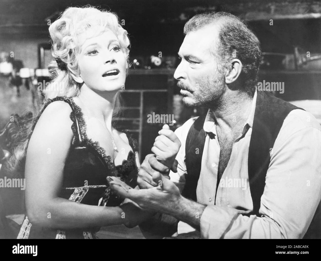 THE BIG GUNDOWN, (aka LA RESA DEI CONTI), from left: Luisa Rivelli, Lee ...