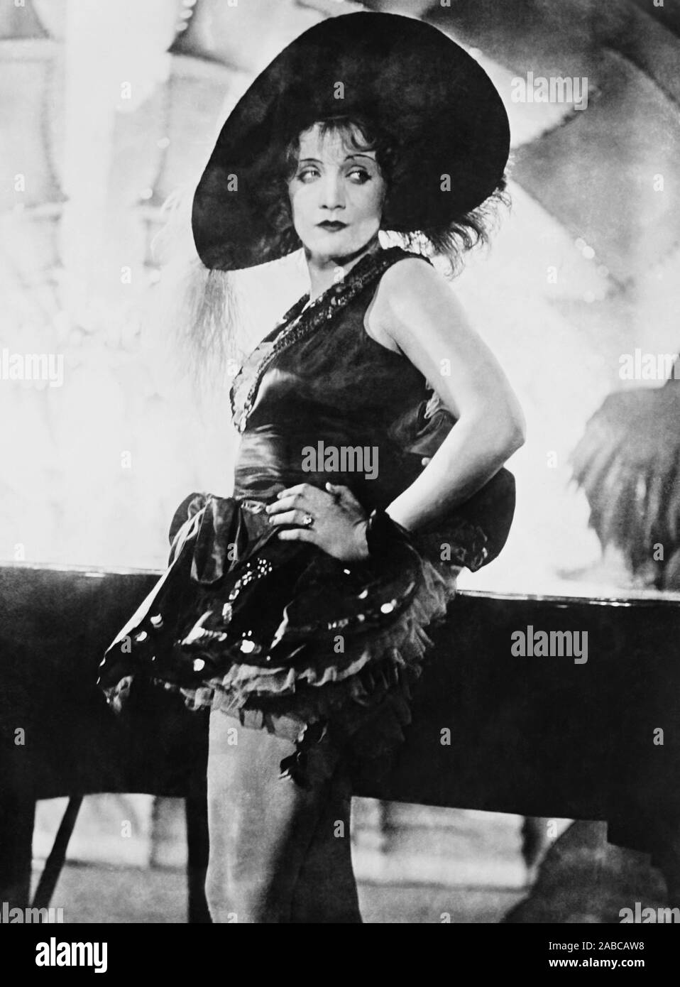 THE BLUE ANGEL, Marlene Dietrich, 1930 Stock Photo - Alamy