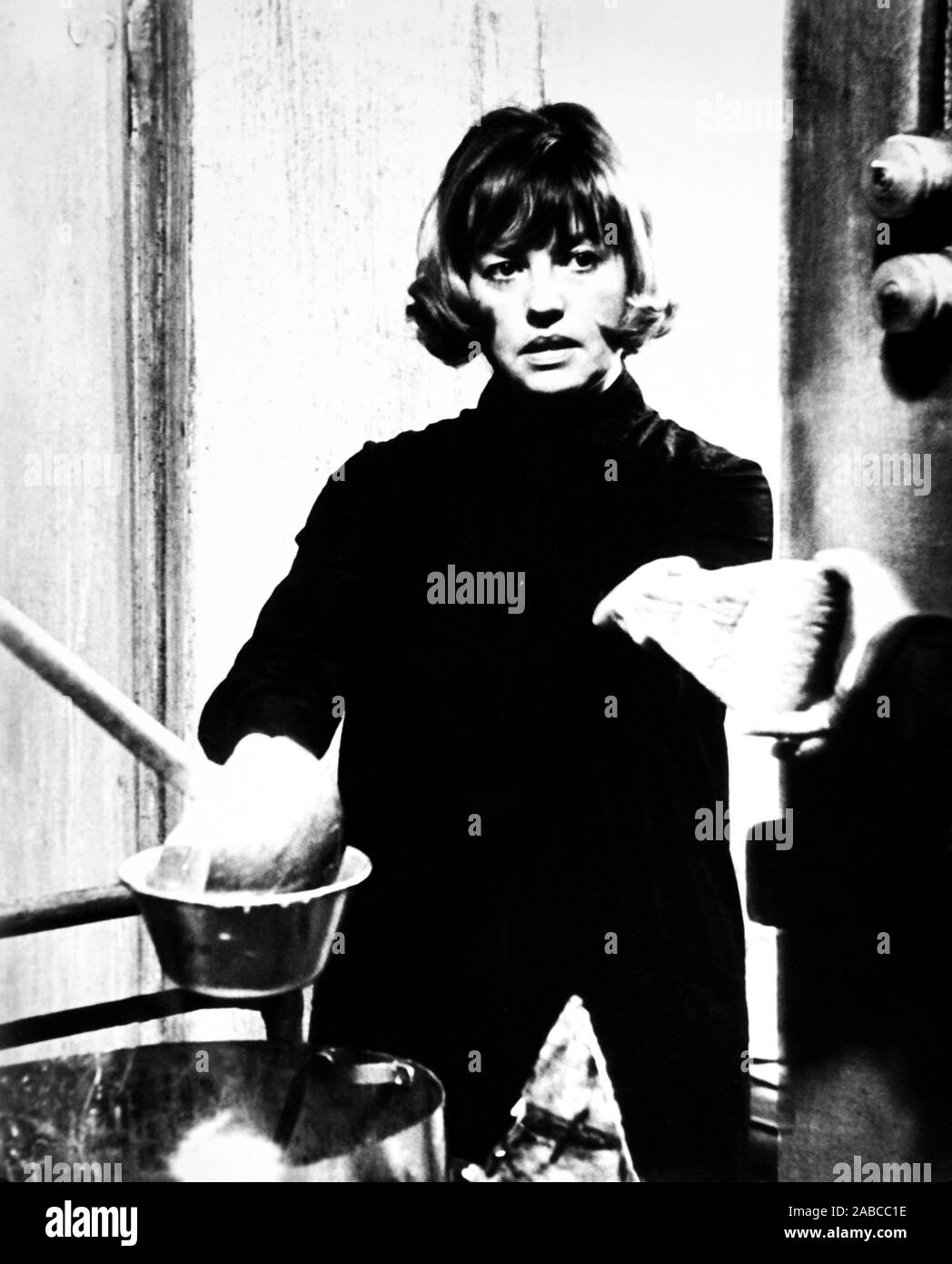 THE BRIDE WORE BLACK, (aka LA MARIEE ETAIT EN NOIR), Jeanne Moreau ...