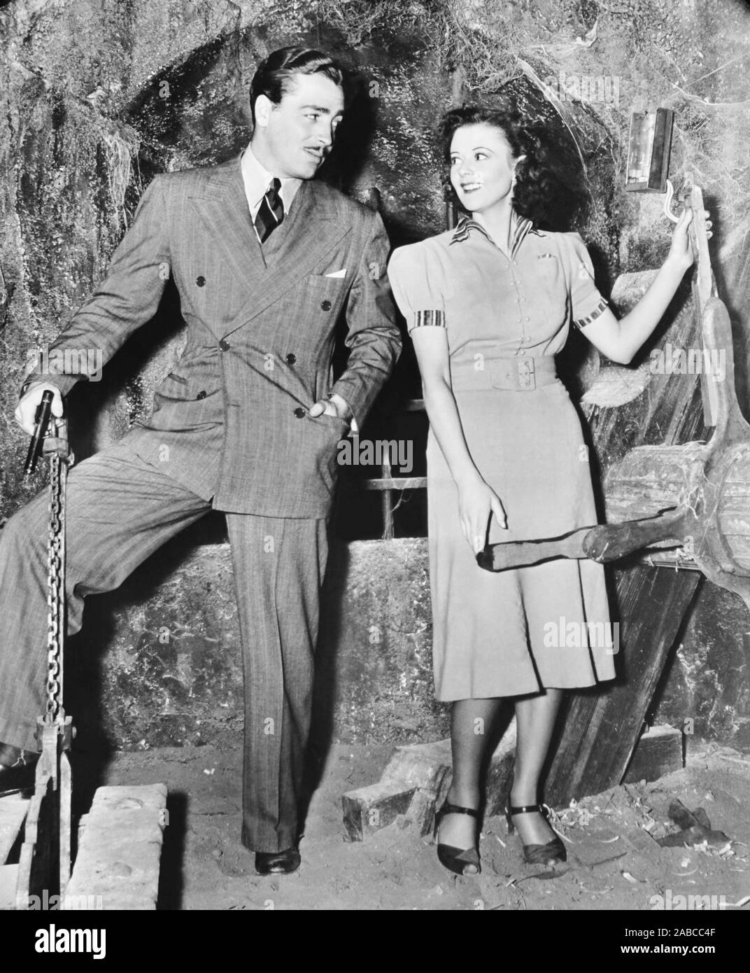 BULLDOG DRUMMOND'S SECRET POLICE, from left: John Howard, Heather Angel ...