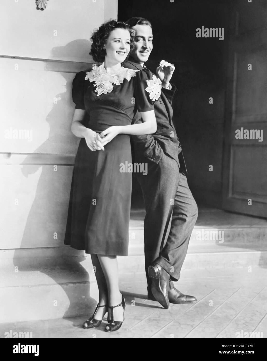 BULLDOG DRUMMOND'S SECRET POLICE, from left: Heather Angel, John Howard ...