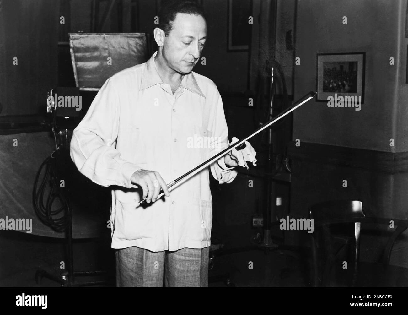 CARNEGIE HALL, Jascha Heifetz, 1947 Stock Photo - Alamy