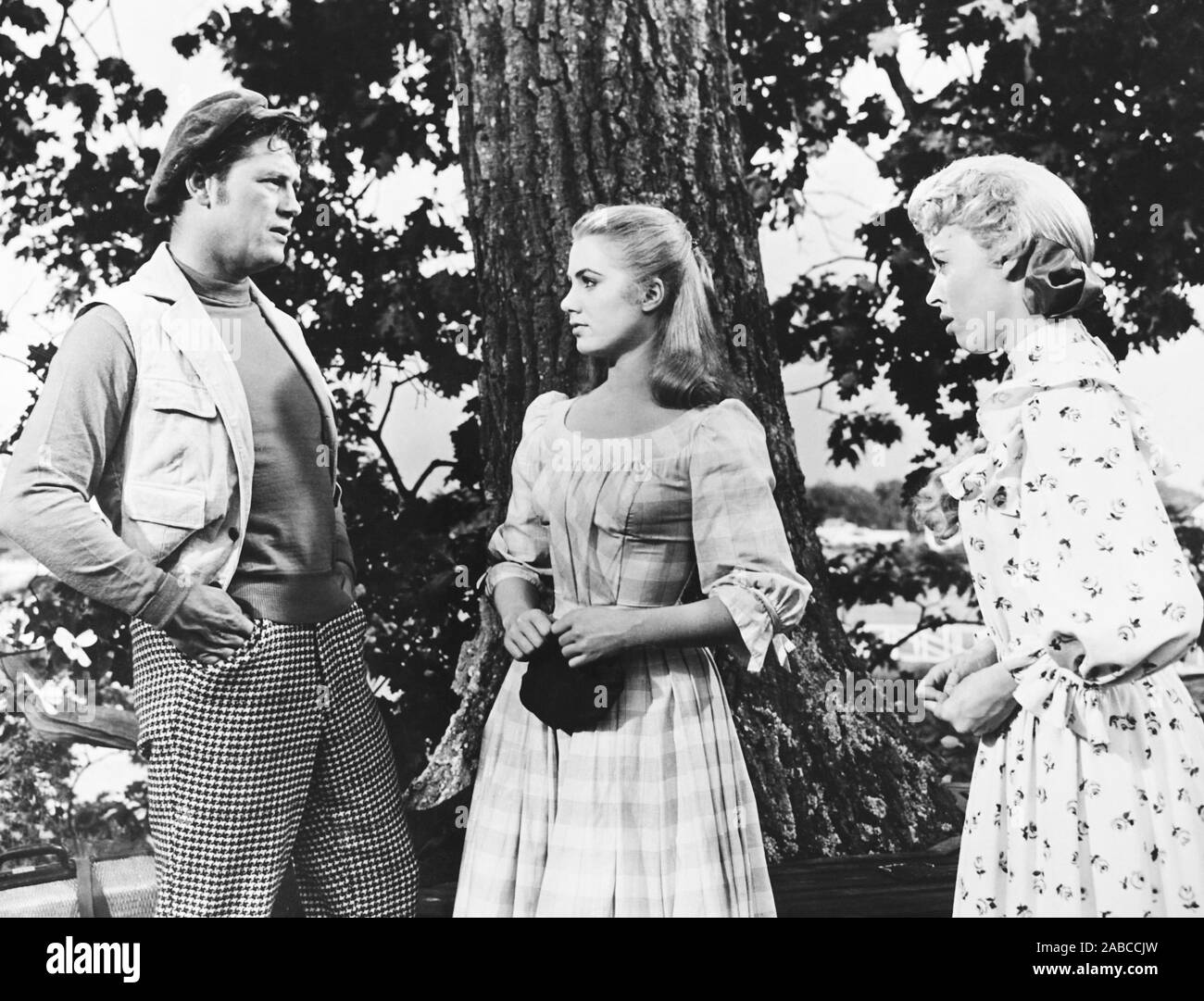 CAROUSEL, from left: Gordon MacRae, Shirley Jones, Barbara Ruick, 1956 ...