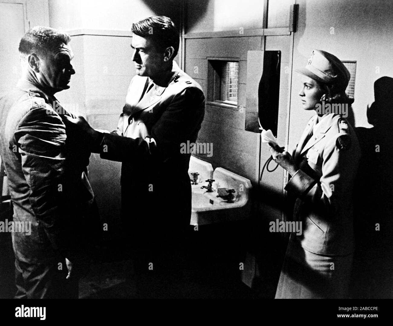 CAPTAIN NEWMAN, M.D., from left, Eddie Albert, Gregory Peck, Angie ...