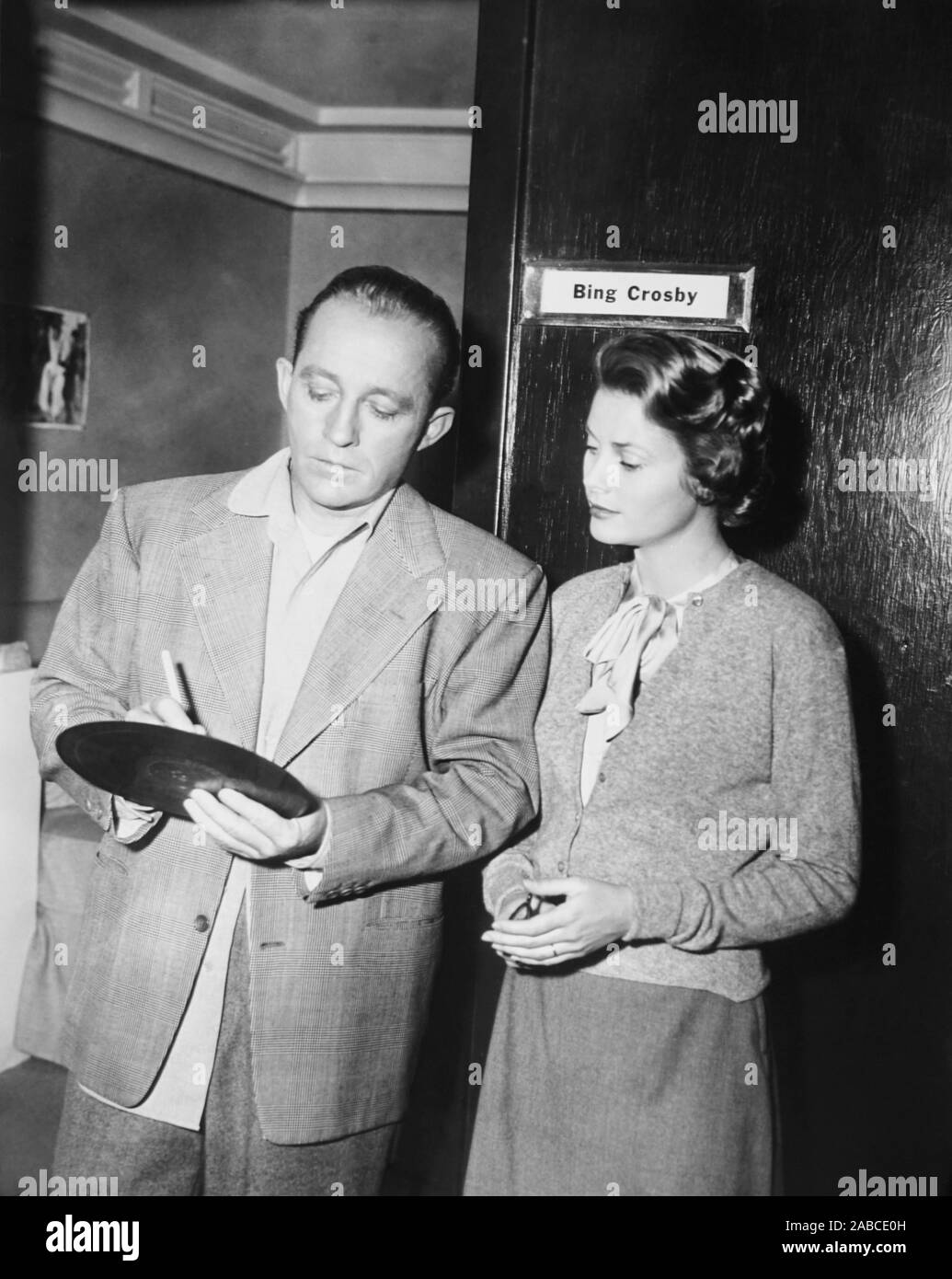 THE COUNTRY GIRL, Bing Crosby autographs a record for Grace Kelly on ...