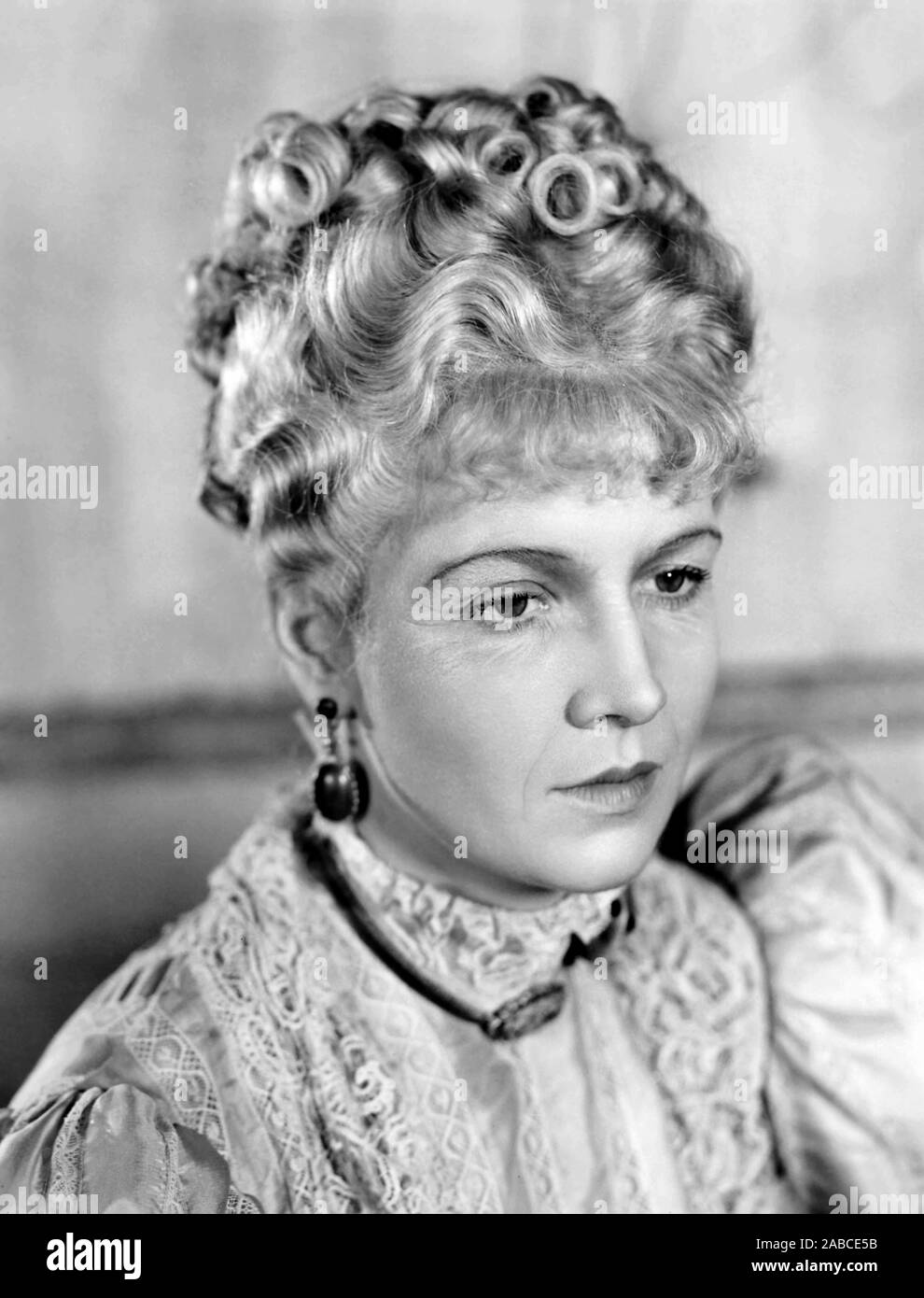 THE CONQUERORS, Ann Harding, 1932 Stock Photo - Alamy