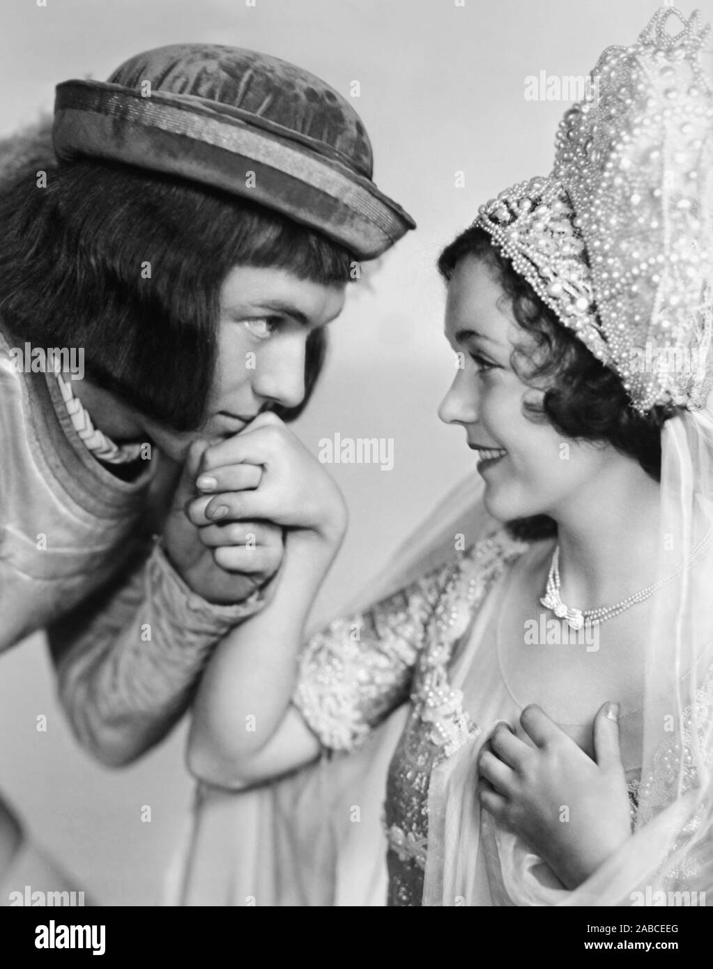 A CONNECTICUT YANKEE, from left: Frank Albertson, Maureen O'Sullivan ...