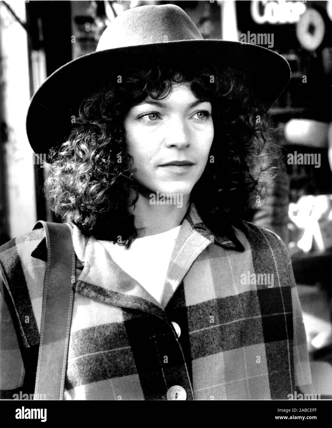 CROSSING DELANCEY, Amy Irving, 1988, ©Warner Brothers/courtesy Everett ...