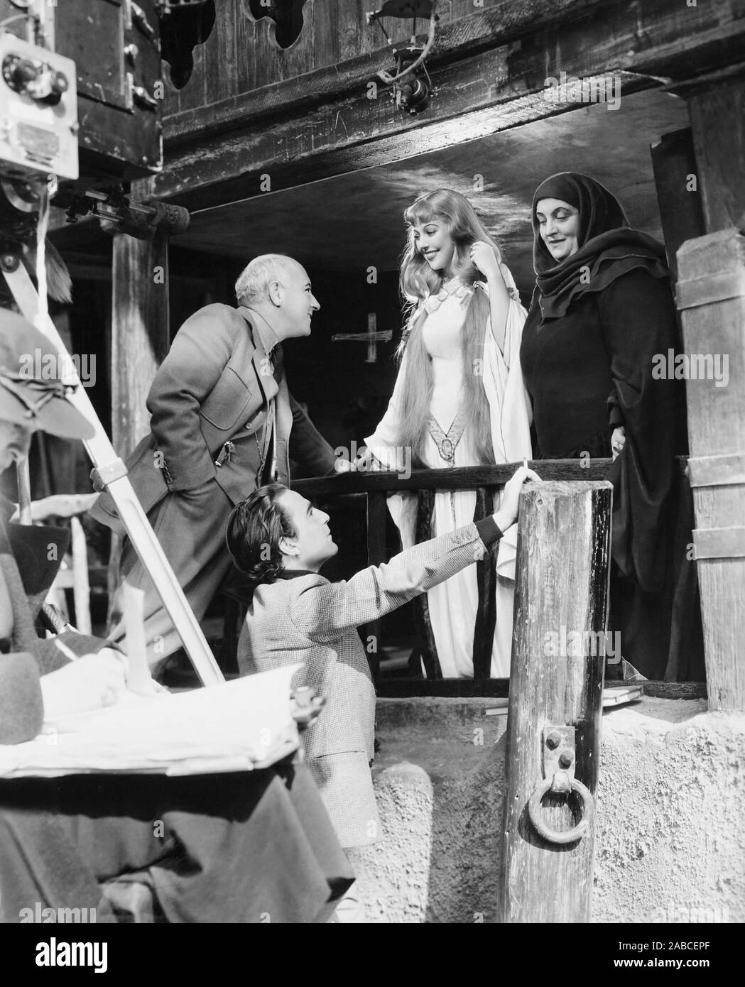 THE CRUSADES, top from left: director Cecil B. DeMille instructing ...