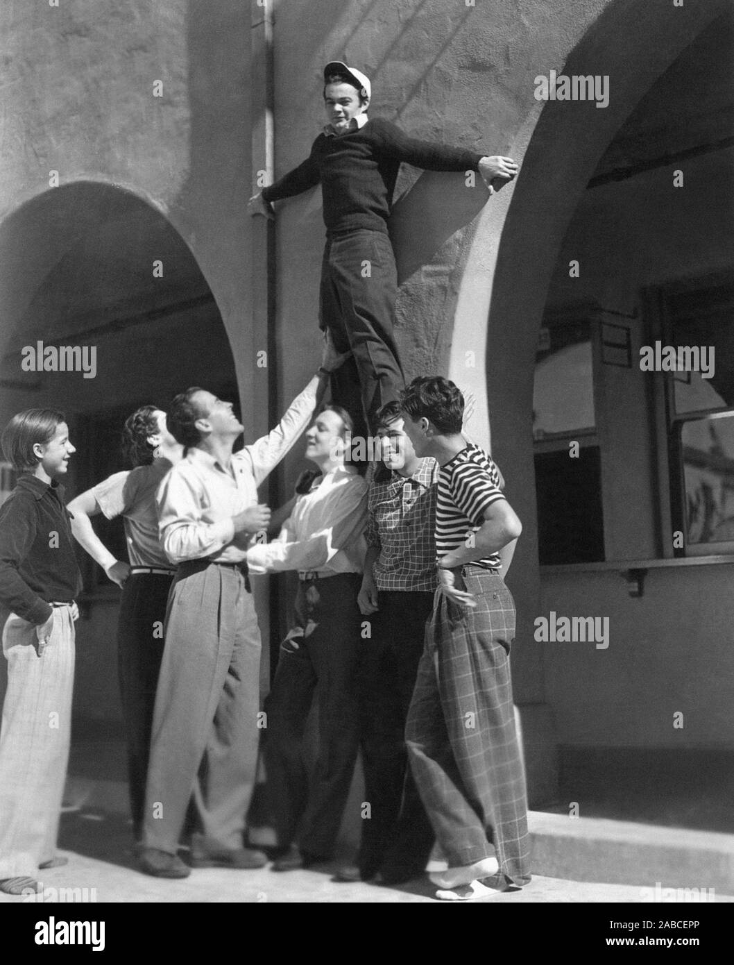 CRIME SCHOOL, from left: Bobby Jordan, Gabriel Dell, Humphrey Bogart ...