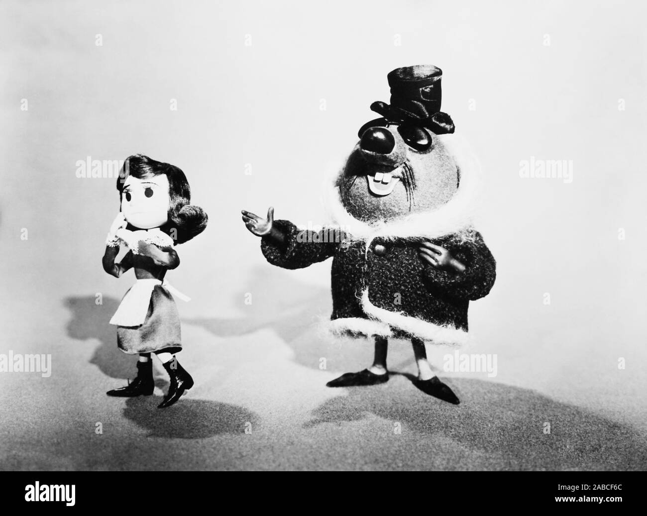 THE DAYDREAMER, from left: Thumbelina (voice: Patty Duke), Mole (voice ...