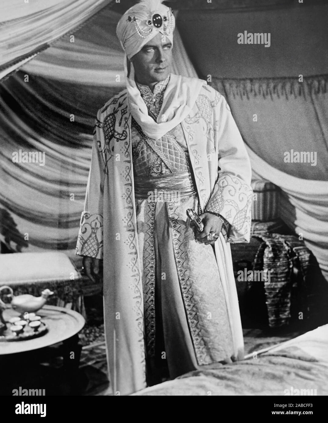 THE DESERT HAWK, Richard Greene, 1950 Stock Photo - Alamy