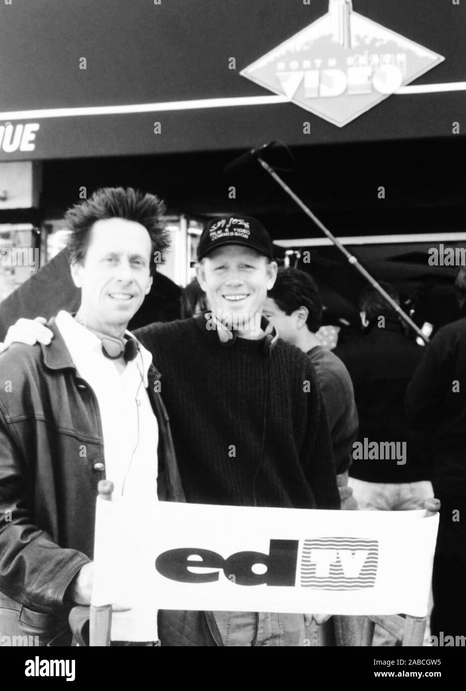 EDTV, from left: producer Brian Grazer, director Ron Howard on set ...