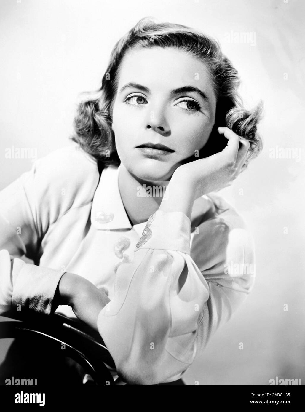 THE ENCHANTED COTTAGE, Dorothy McGuire, 1945 Stock Photo - Alamy