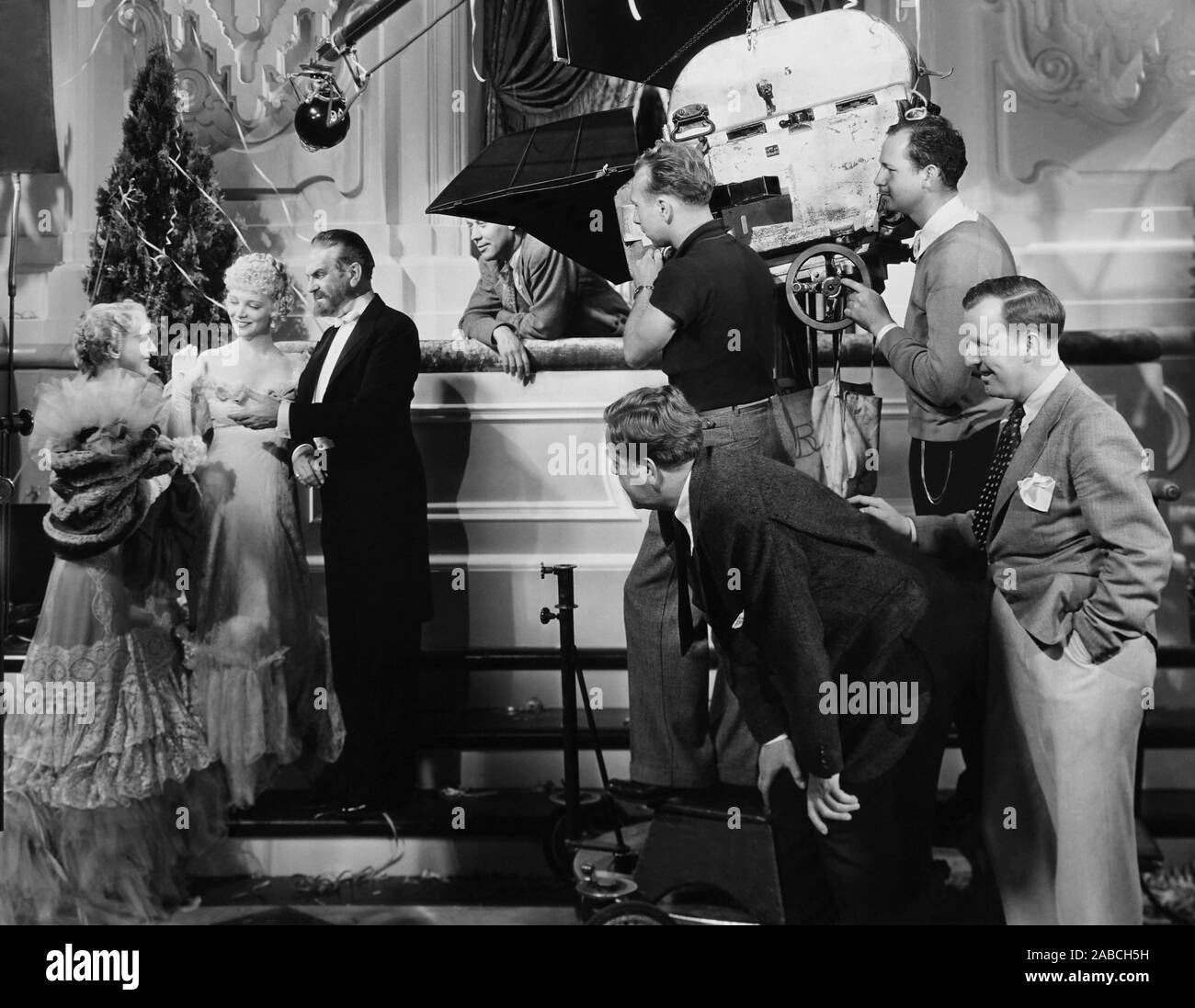 ESCAPADE, rear from left: Mady Christians, Virginia Bruce, Frank Morgan ...