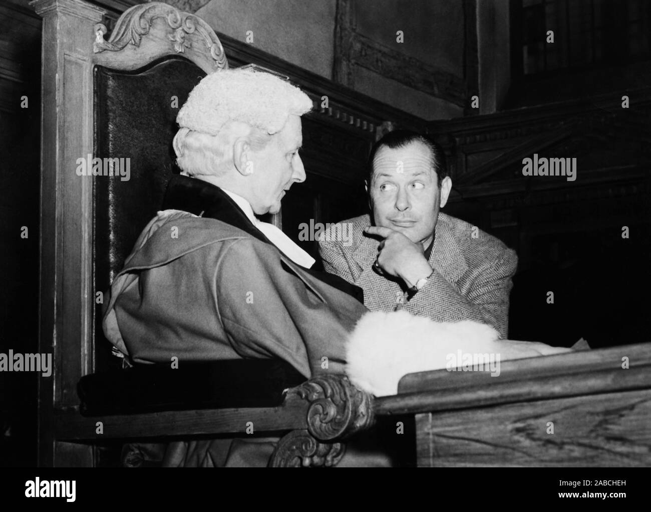 EYE WITNESS, (aka YOUR WITNESS), from left: Felix Aylmer, director ...