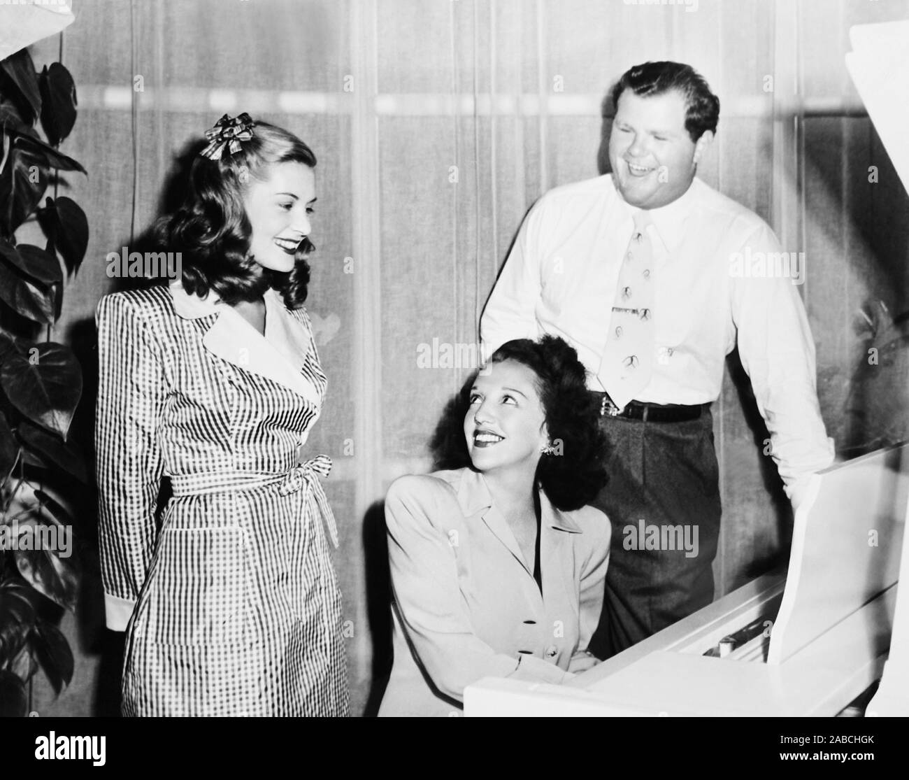 THE FABULOUS JOE, from left: Barbara Bates, producer Bebe Daniels ...