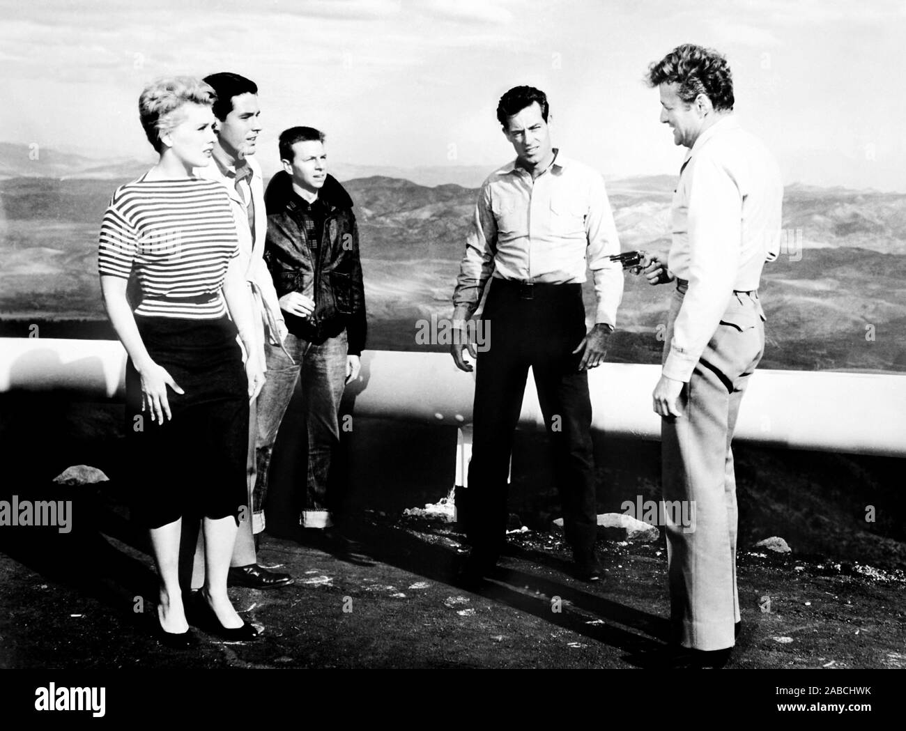 5 AGAINST THE HOUSE, (aka FIVE AGAINST THE HOUSE), from left, Kim Novak ...