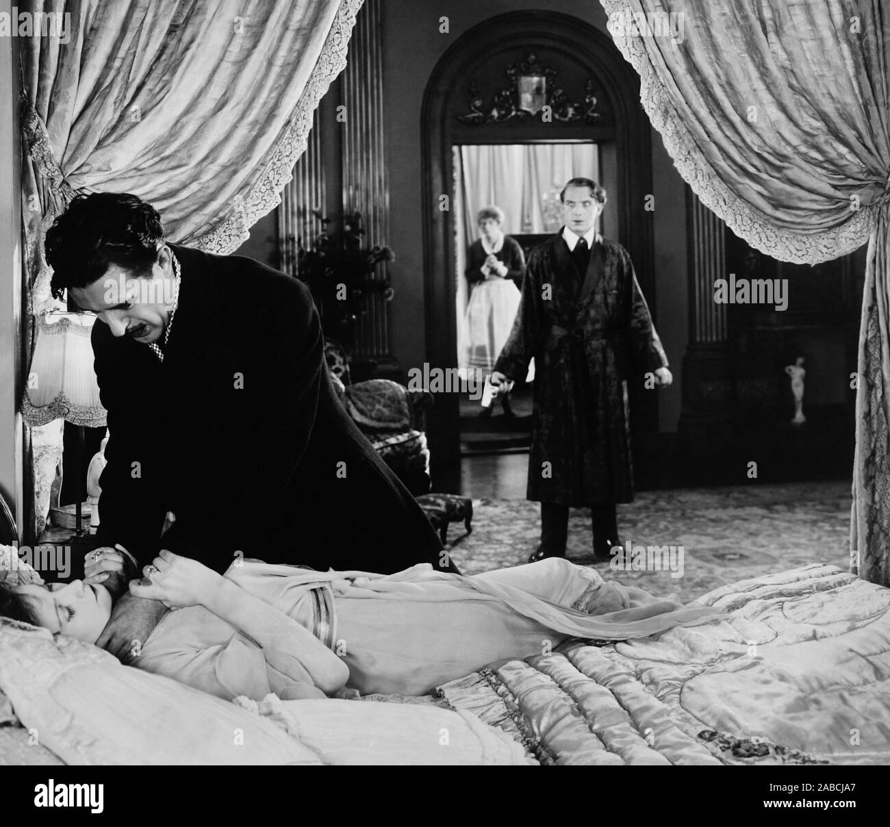 FLESH AND THE DEVIL, from left: Greta Garbo, John Gilbert, Lars Hanson ...