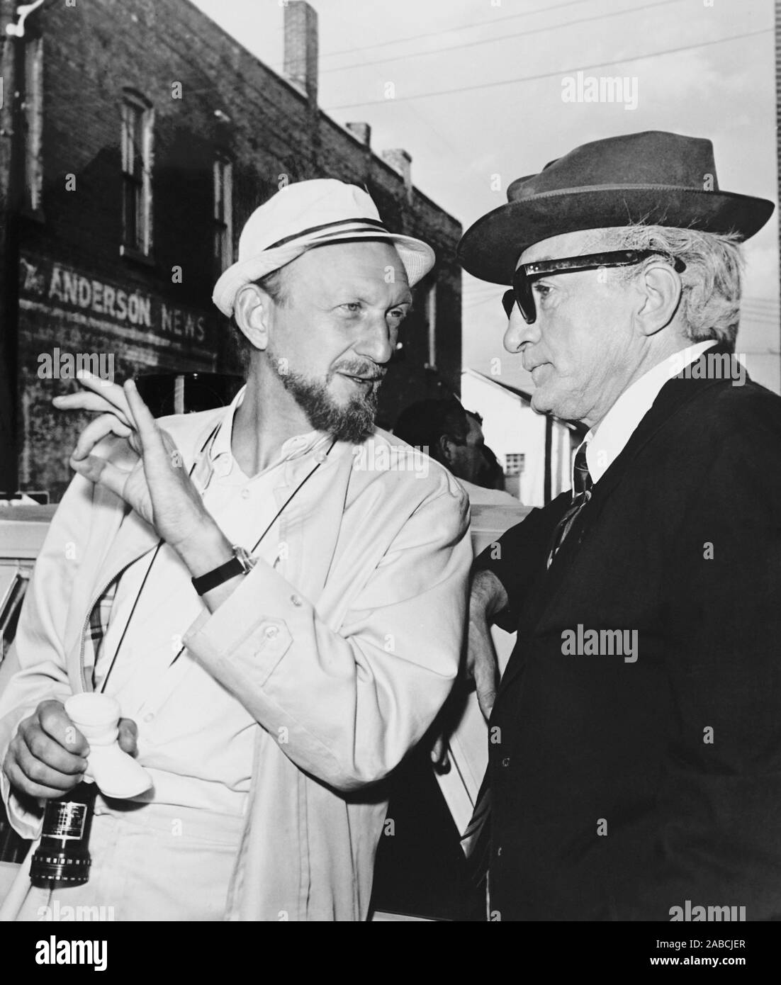 THE FLIM-FLAM MAN, from left: director Irvin Kershner, George C. Scott ...