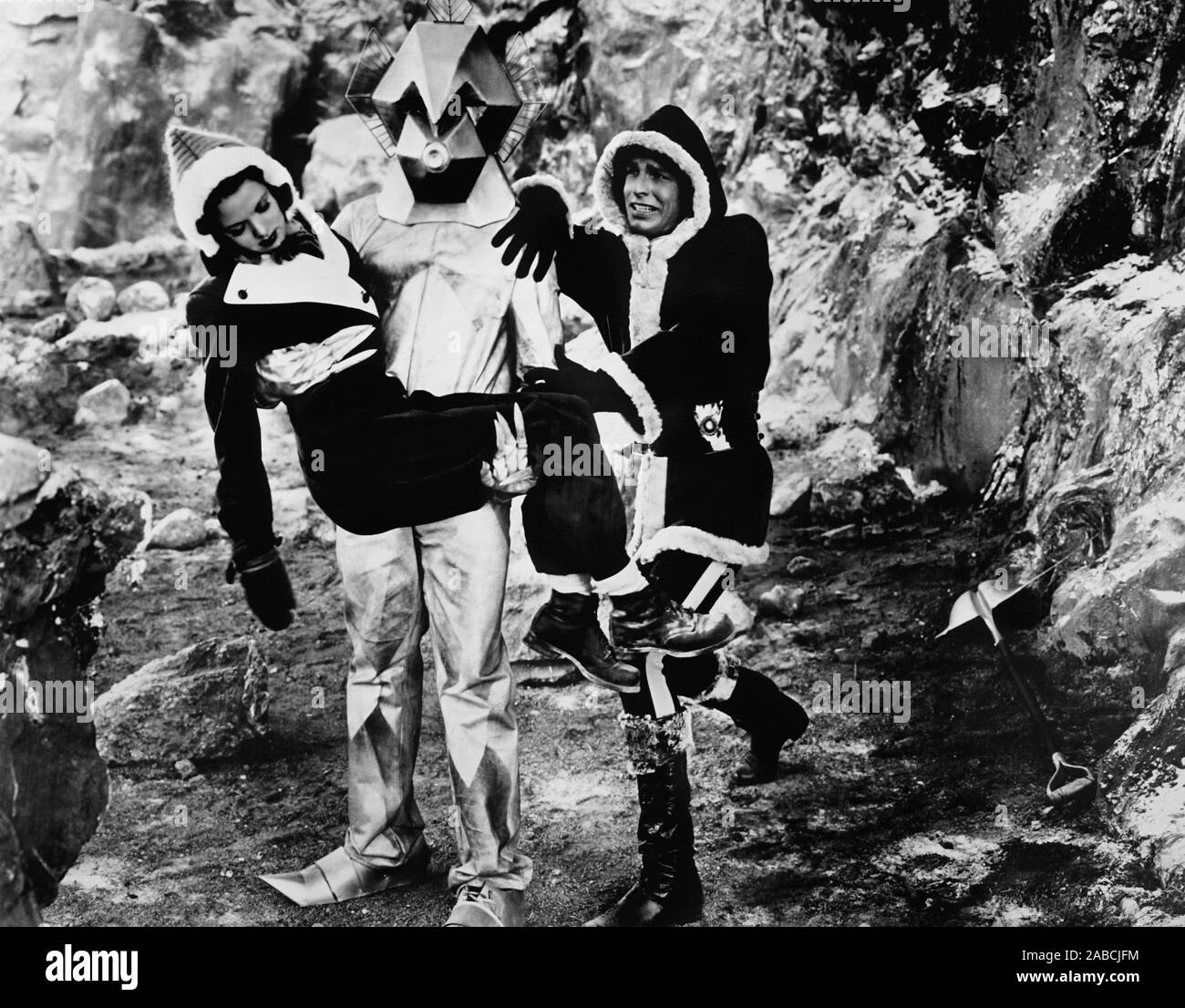 FLASH GORDON CONQUERS THE UNIVERSE, Carol Hughes (left), Buster Crabbe ...